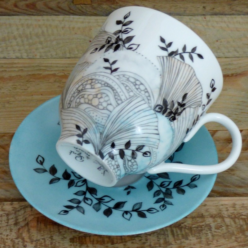 Grande tasse mug et sous assiette porcelaine fine France Décor Feuilles